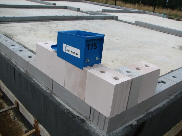 Pata vápenopískového zdiva - systémové a nesystémové řešení ...